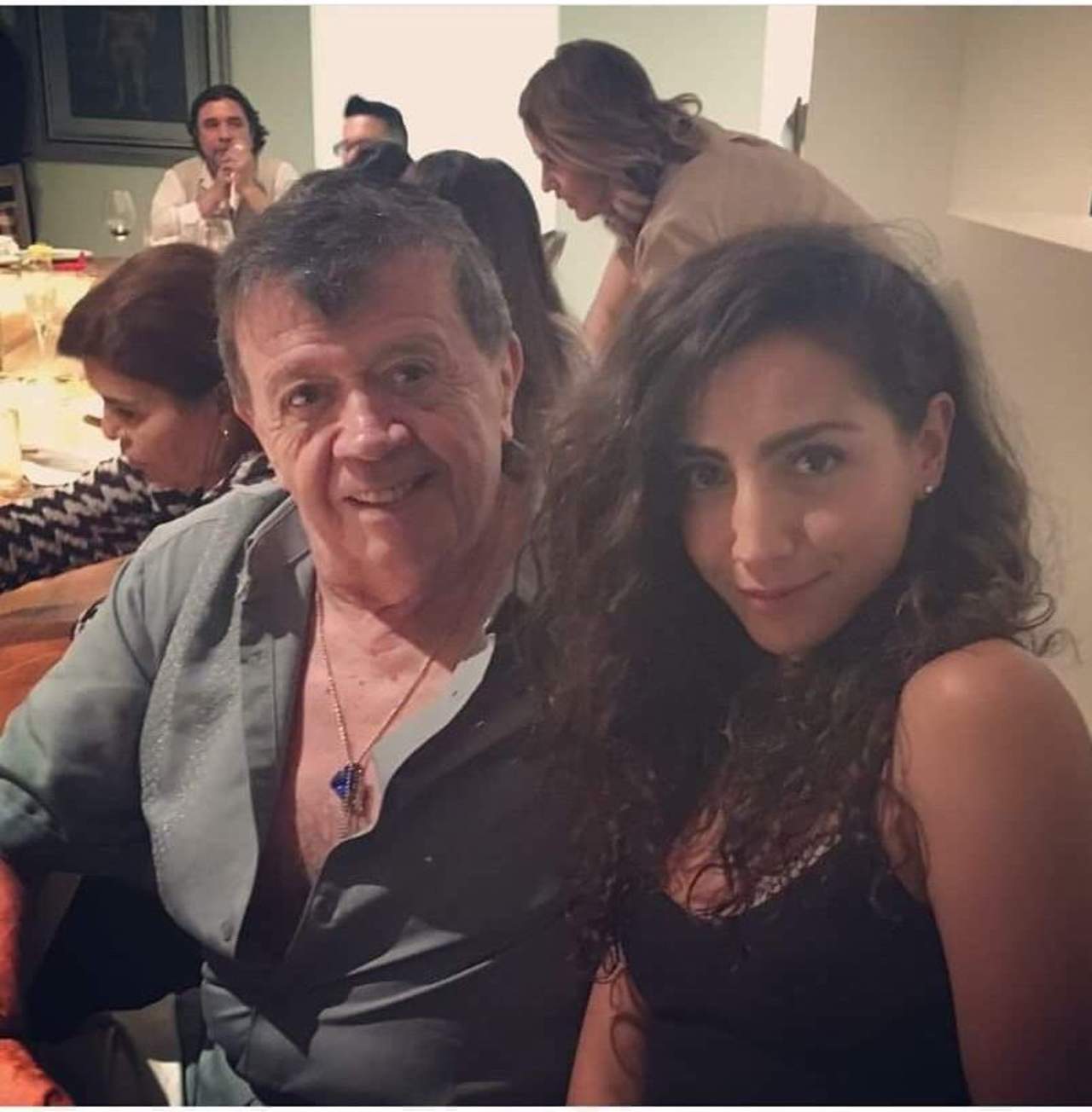Chabelo causa revuelo en redes por foto con chica, El Siglo de Torreón Chabelo causa revuelo en redes por foto con chica, El Siglo de Torreón