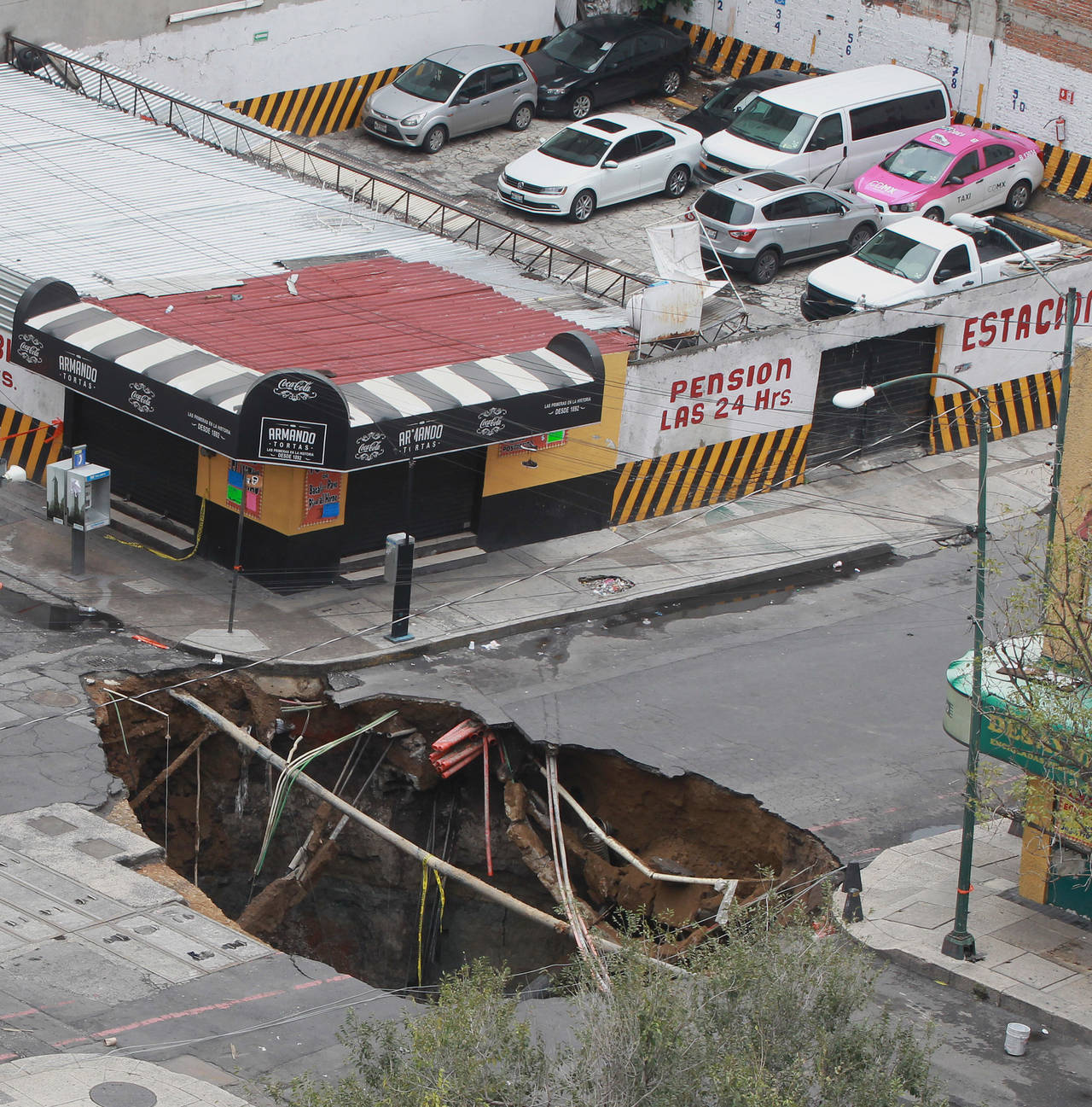 Aparece enorme socavón en CDMX, El Siglo de Torreón Aparece enorme socavón en CDMX, El Siglo de Torreón